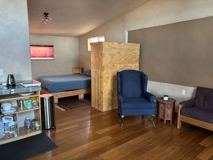Penasco Theater Studio Apt - Peñasco, NM