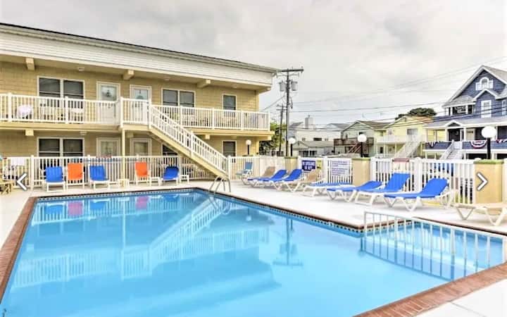 Boardwalk & Beach Condo W/ 2 Heated Pools+parking - Wildwood, NJ
