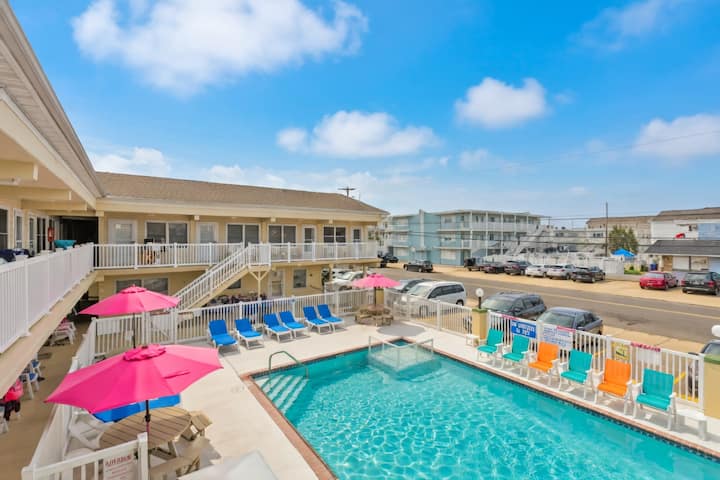 Beach & Boards Retreat | 2 Pools|dedicated Parking - Seaport Aquarium, Wildwood