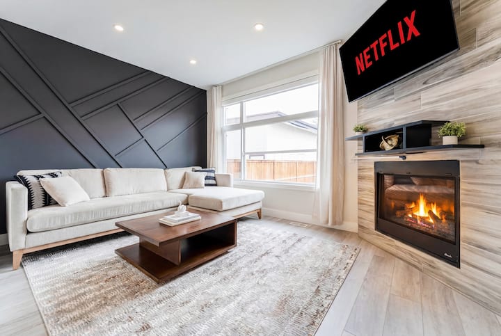 Luxury 3br Home Near Dt: Free Parking + Fast Wifi - Wilder Institute/Calgary Zoo
