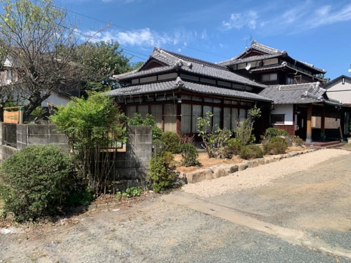最大15名宿泊できるコンドミニアムスタイルの古民家です。２名以下での予約は3万円となります。 - 오고리시