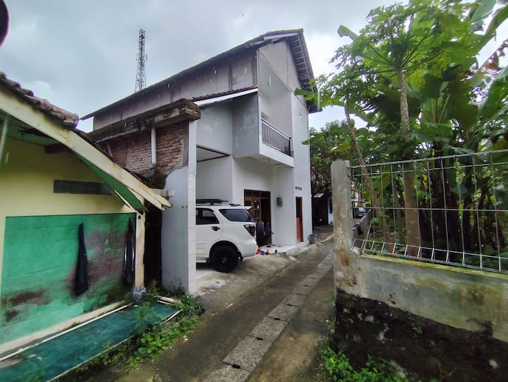 Rumah Sejuk Semi 2 Lantai 3 Kamar - Salatiga