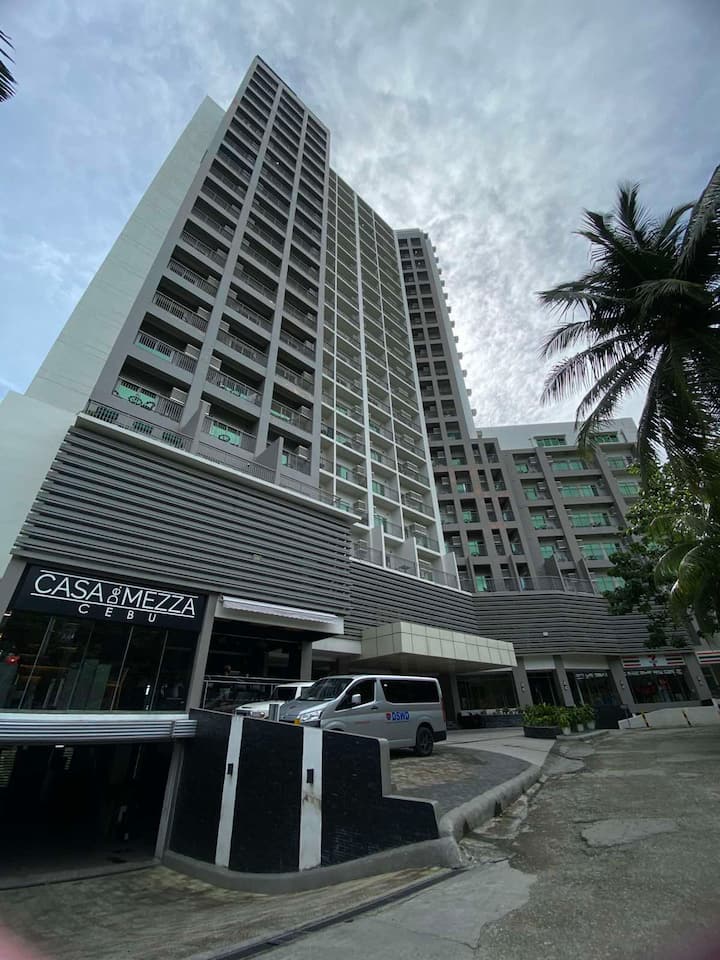 2br W/ Balcony Infinity Pool+ Gym Condo At Busay - Cebu