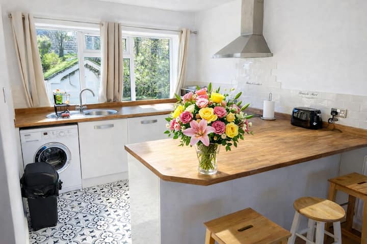 Cozy 1-bed Self-contained Flat Near Leeds Airport - Pudsey