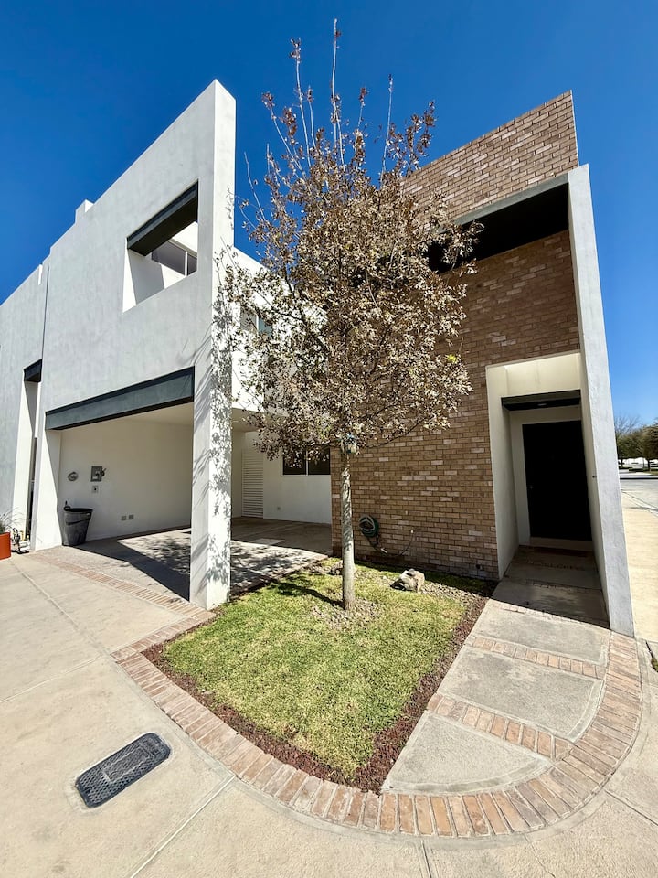 Hermosa Casa En Ramos Arizpe, Dentro De F Privado - Ramos Arizpe