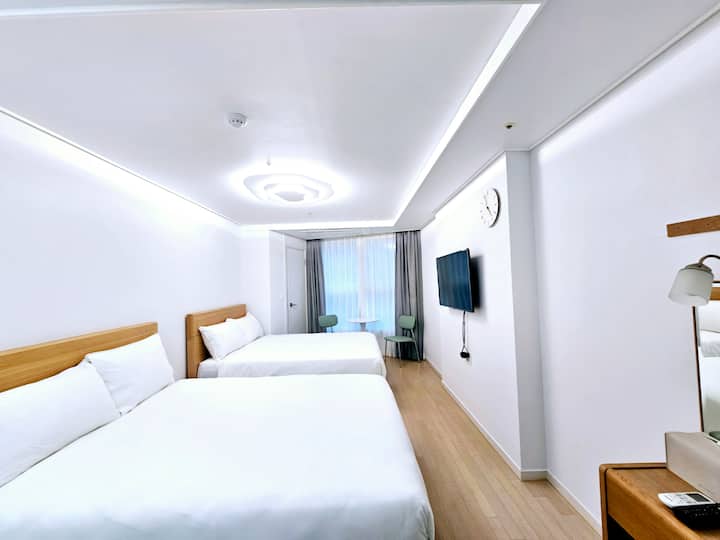 우리 C-061 (더블 침대*2)  #해변 110m - Busan