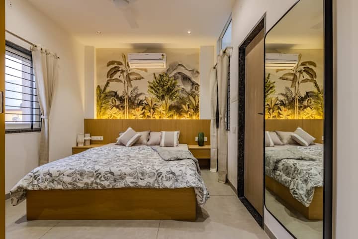 Thoughtfully Curated 1bhk Serviced Apartment - Indore