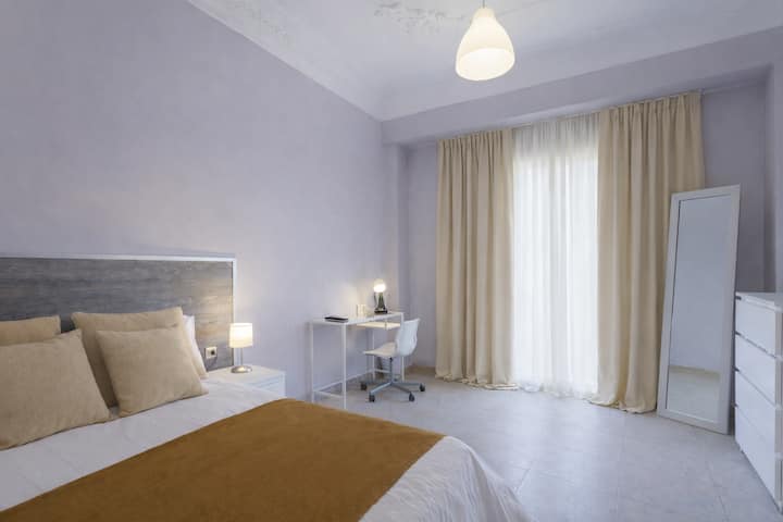 Bright & Spacious Triple Room - Barcelona