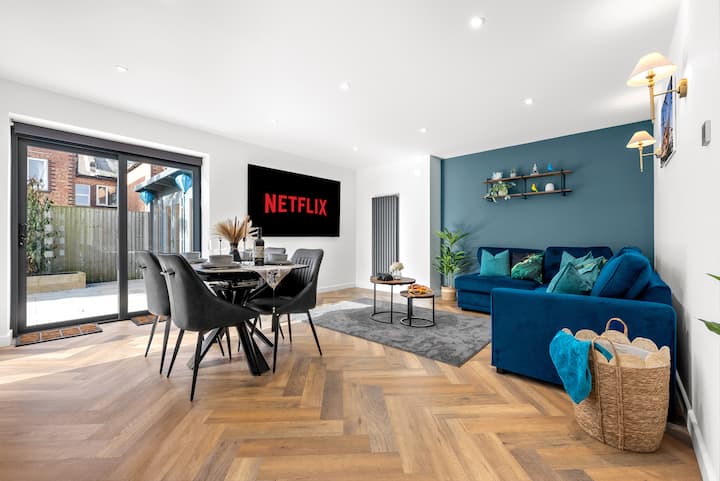 Luxury 2 Br House - Sleeps 6 With Off-road Parking - Southsea