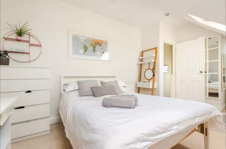 Lofty Light Filled Spacious Double Suite - Hove