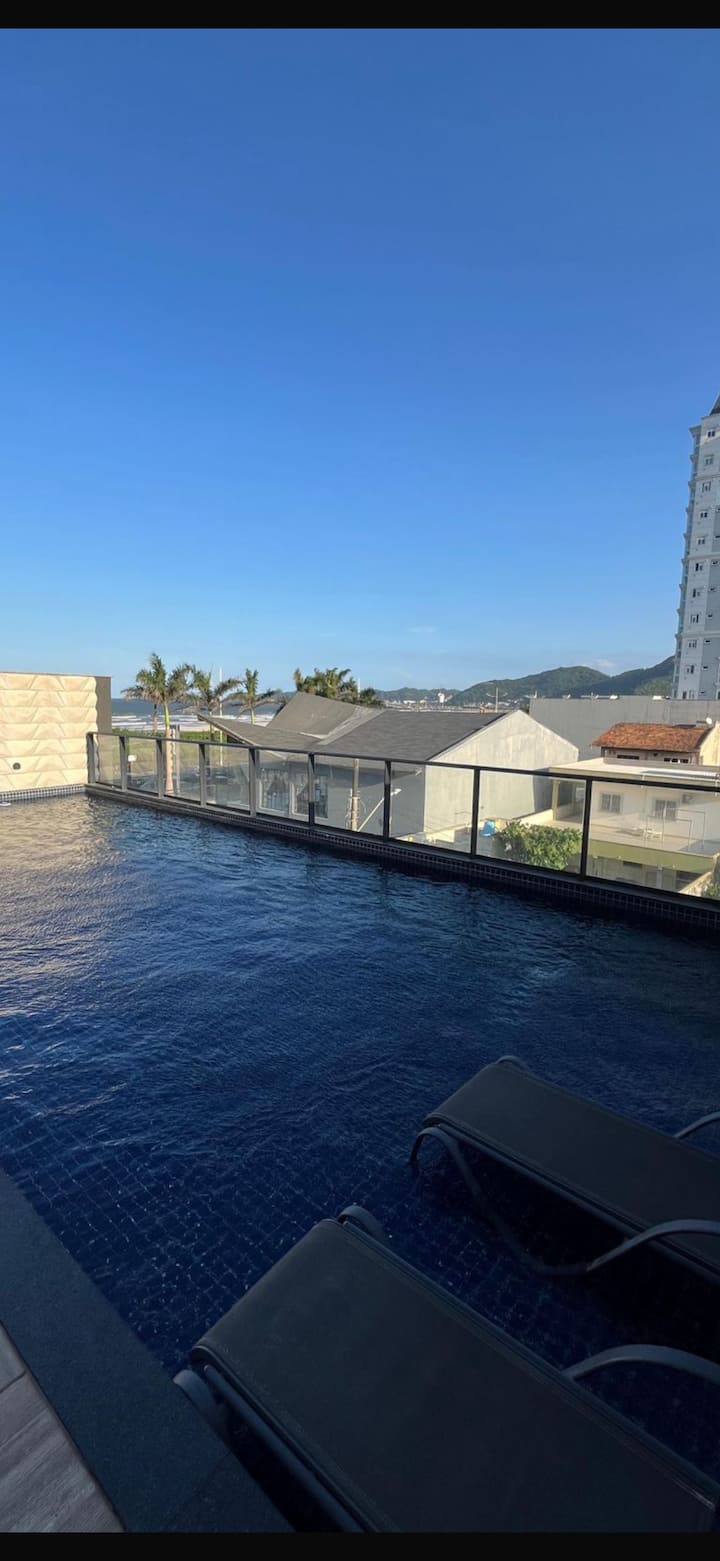 Apto Beira-mar Pessoas/4 - Piscina E Academia - Navegantes