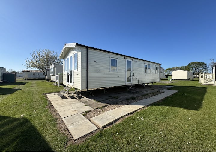 Caravan At North Shore Holiday Park Ref 87006s - Skegness
