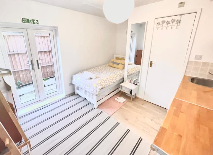 London Room Private Bathroom | Near Elizabeth Line - London