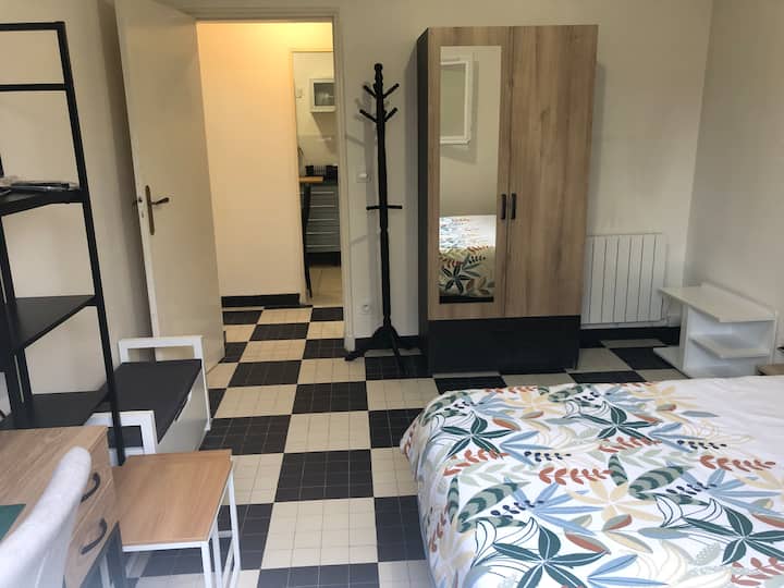 Talence,t1 De 27m² Proche De Toutes Commodités. - Talence