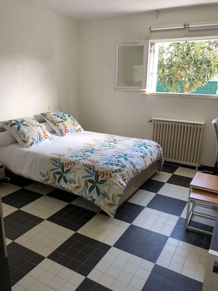 Talence,t1 De 27m² Proche De Toutes Commodités. - Talence