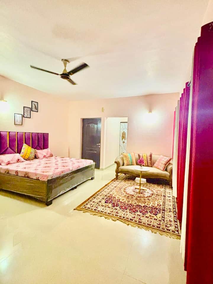 Gokul Groove
(Hare Krishna) - Vrindavan