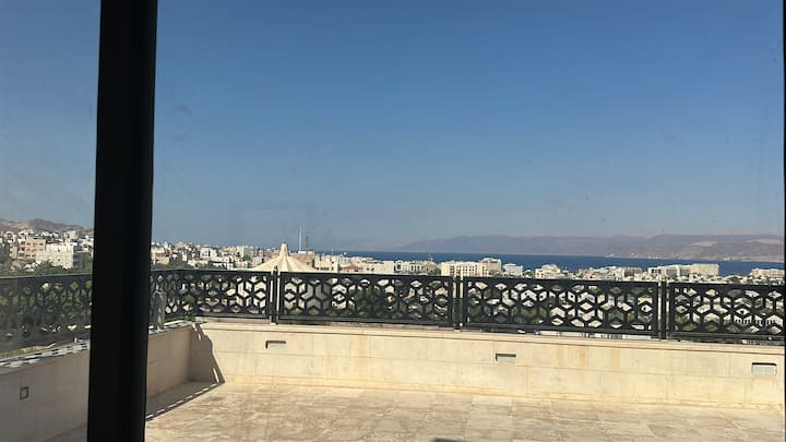 روف فارغ في منطقة الخامسة (السارية)ذو اطلالة جميلة - Aqaba