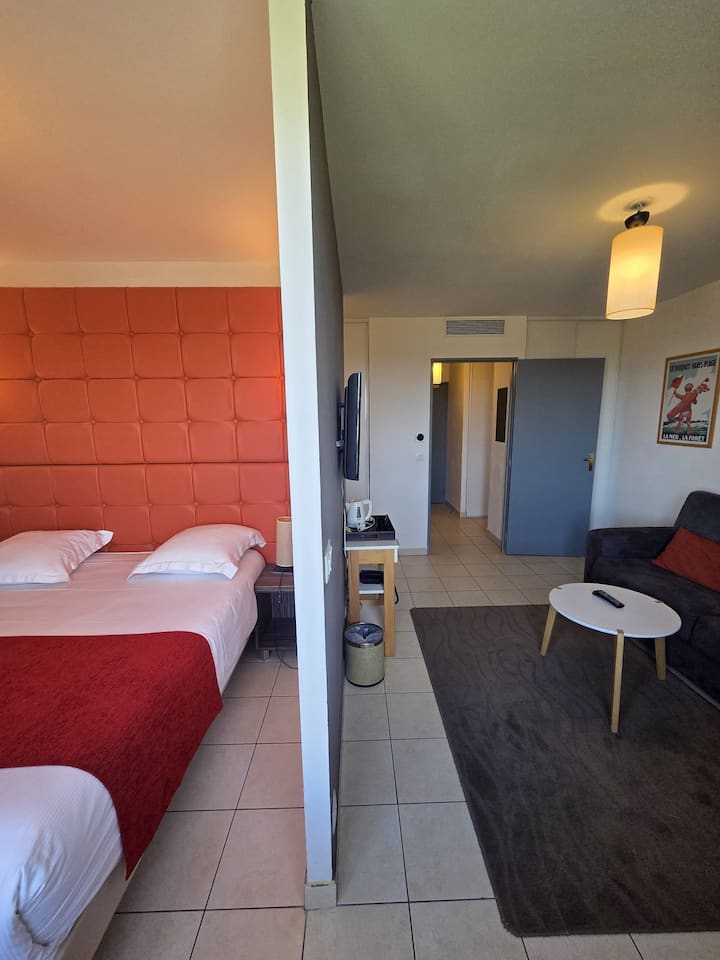 Chambre Double Avec Coin Salon à Louer Au Mois - Pontoise
