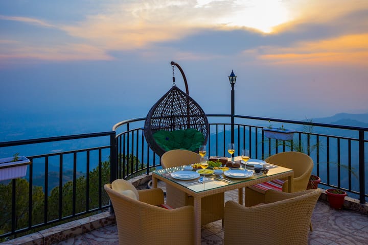 Alaya Stays 5bhk Retreat W/ Dining & Game Lounge - Kasauli