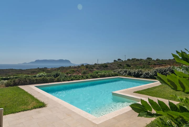 Villa Vista Mare Con Piscina - Golfo Aranci
