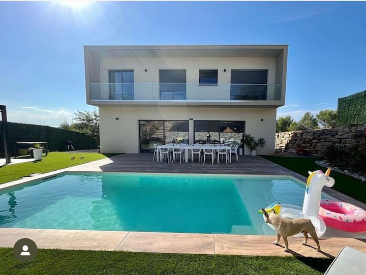 Golf Resort Villa | Private Pool, Jacuzzi & Cinema - France