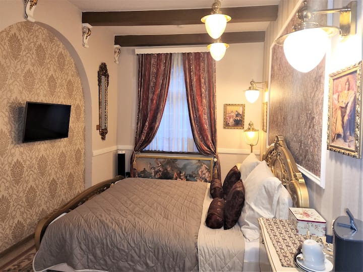 Rezidence Zámeček - Bohemian Burlesque - Cheb