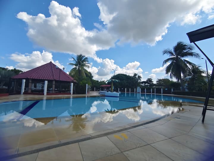 Beautiful House In A Gated Community With A Pool - Flandes