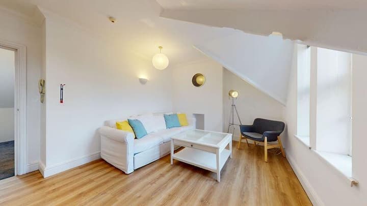 Newly Refurbished 3-bedroom Flat In Prime Location - Cardiff