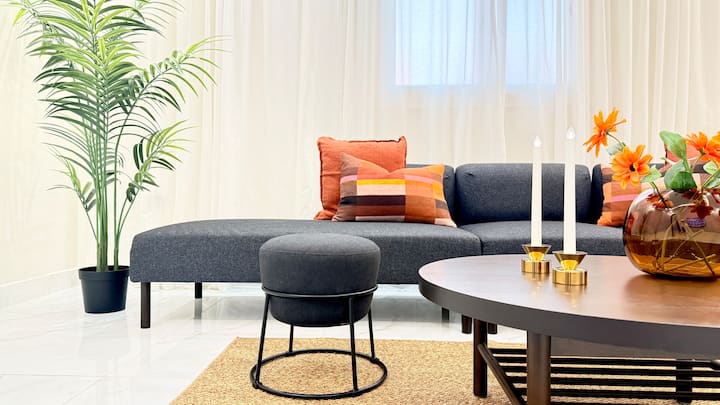 Apt 5 | 1 King + 2 Twin Beds | Al Munawarah Suites - Medina