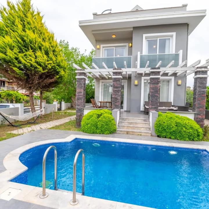 Fethiyeçalış’ta Plaja Yürümemesafesinde  Lüksvilla - Fethiye