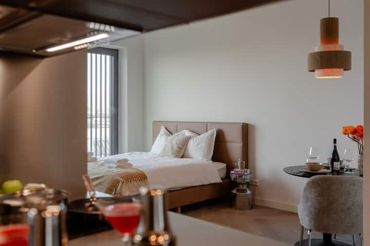 Mid-longstay Superior Corner Studio+balcony 30m2 - Amsterdam