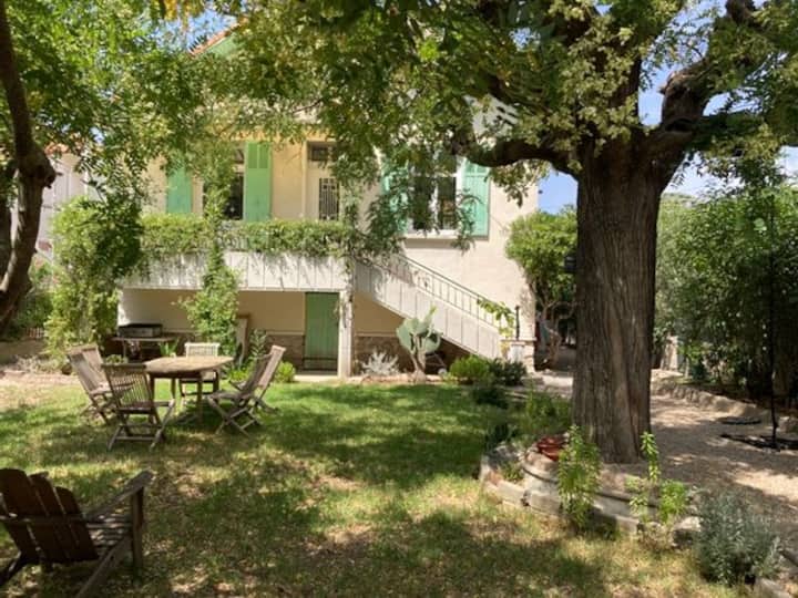 Villa Familiale, Piscine, Jardin, 6 Couchages - Marseille