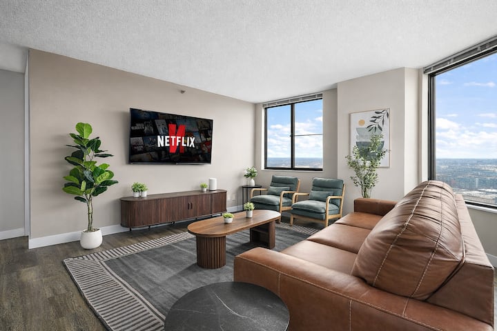 Downtown Skyview | 16th Fl | Parking | Pool | Gym - Minneapolis, MN