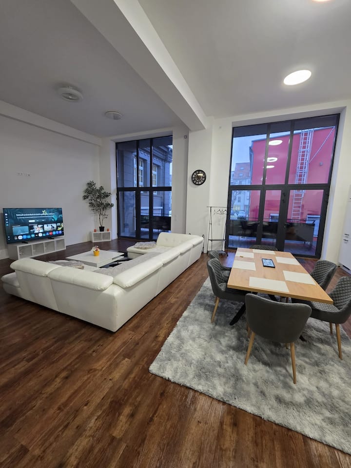 Urban Loft Mit Galerie & Xxl-schlafcouch - Magdeburg