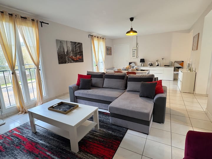 Maison Spacieuse Et Lumineuse à Pierrefonds - Pierrefonds