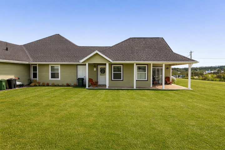 *New* Home On The Gables - Minutes To Cavendish - Cavendish