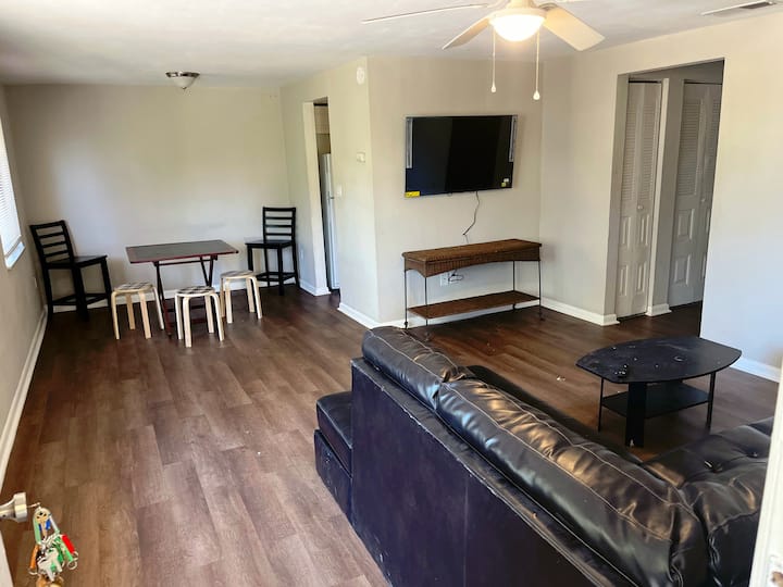 2br/2bh Delightful Budget-friendly Apt In Gnsville - 蓋恩斯維爾