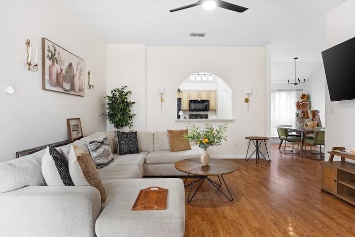 Arbor Retreat | Modern Home Near I-30 & Arlington - Stop 6 - Fort Worth