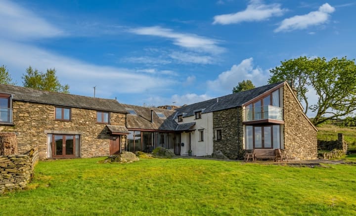 Large Lake District Barn Conversion With Hot Tub - Coniston