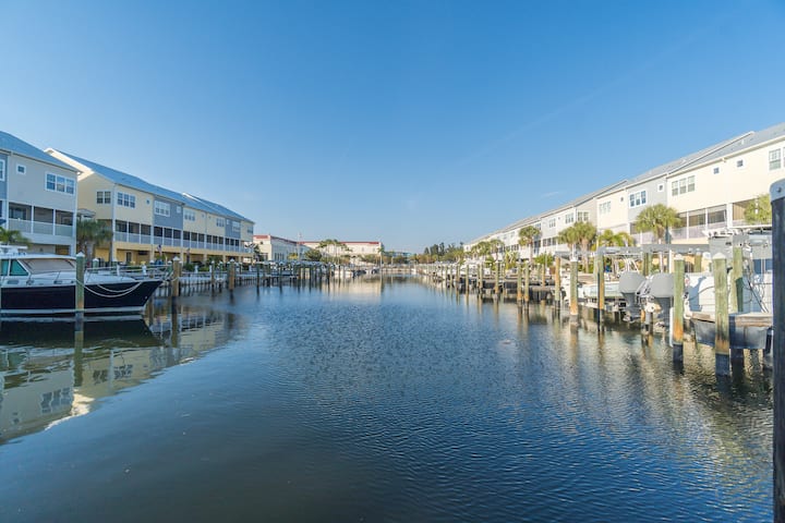 Waterfront Townhome W/ Garage – St. Pete - South Pasadena, FL