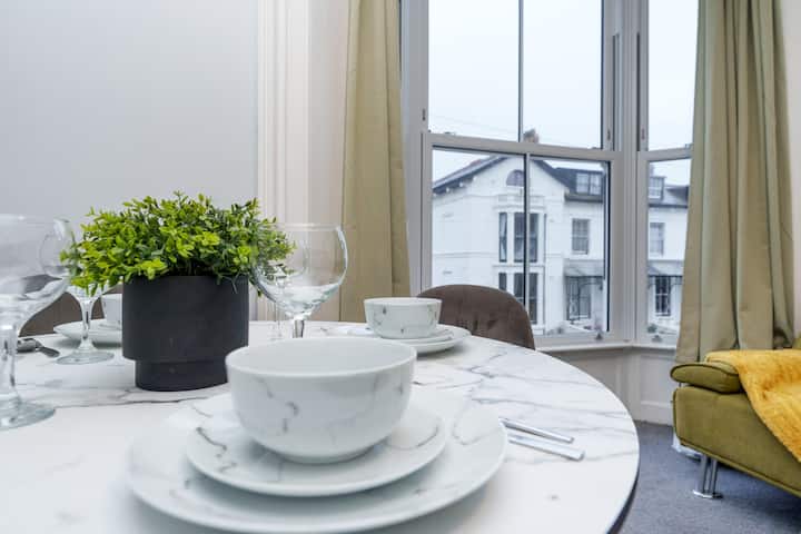 Open Mind Property - Stylish 2-bed Apartment - Isle of Wight