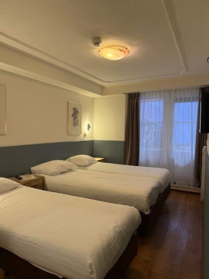 Sphinx Hotel Triple Room - Amsterdam