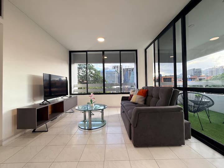 Moderno Con Terraza Y Piscina En El Rosal, Ccs - Caracas