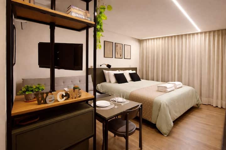 Luxo_completo_c/ Piscina_ P/família_4_pessoas - Curitiba