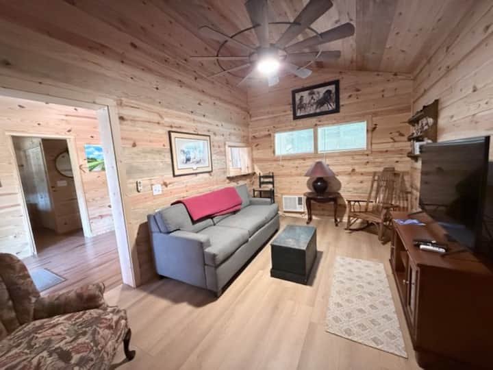 Rustic Retreat In Stokes County Nc - Pilot Mountain State Park, Pinnacle