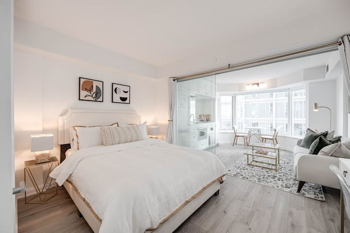 Lux 1br Yorkville Condo, Fast Wifi And Work Desk - Toronto