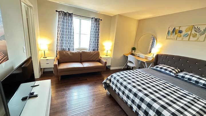 独立卫浴大套房｜免费停车｜15分钟到安大略机场 - Fontana, CA