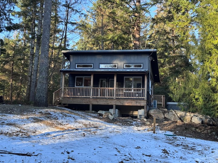 The Milton - Brand New Luxury Home W/hot Tub - Quadra Island