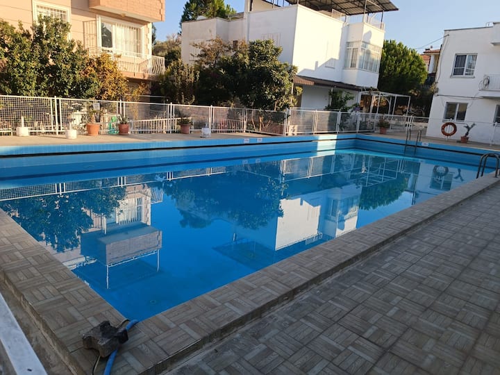 Havuzlu, Plaj’a Yürüme Mesafesinde, Bahçeli Villa - Kuşadası