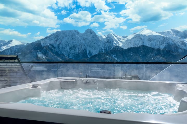 3 Bedroom Mountain View Chalet With Hot Tub - Zakopane